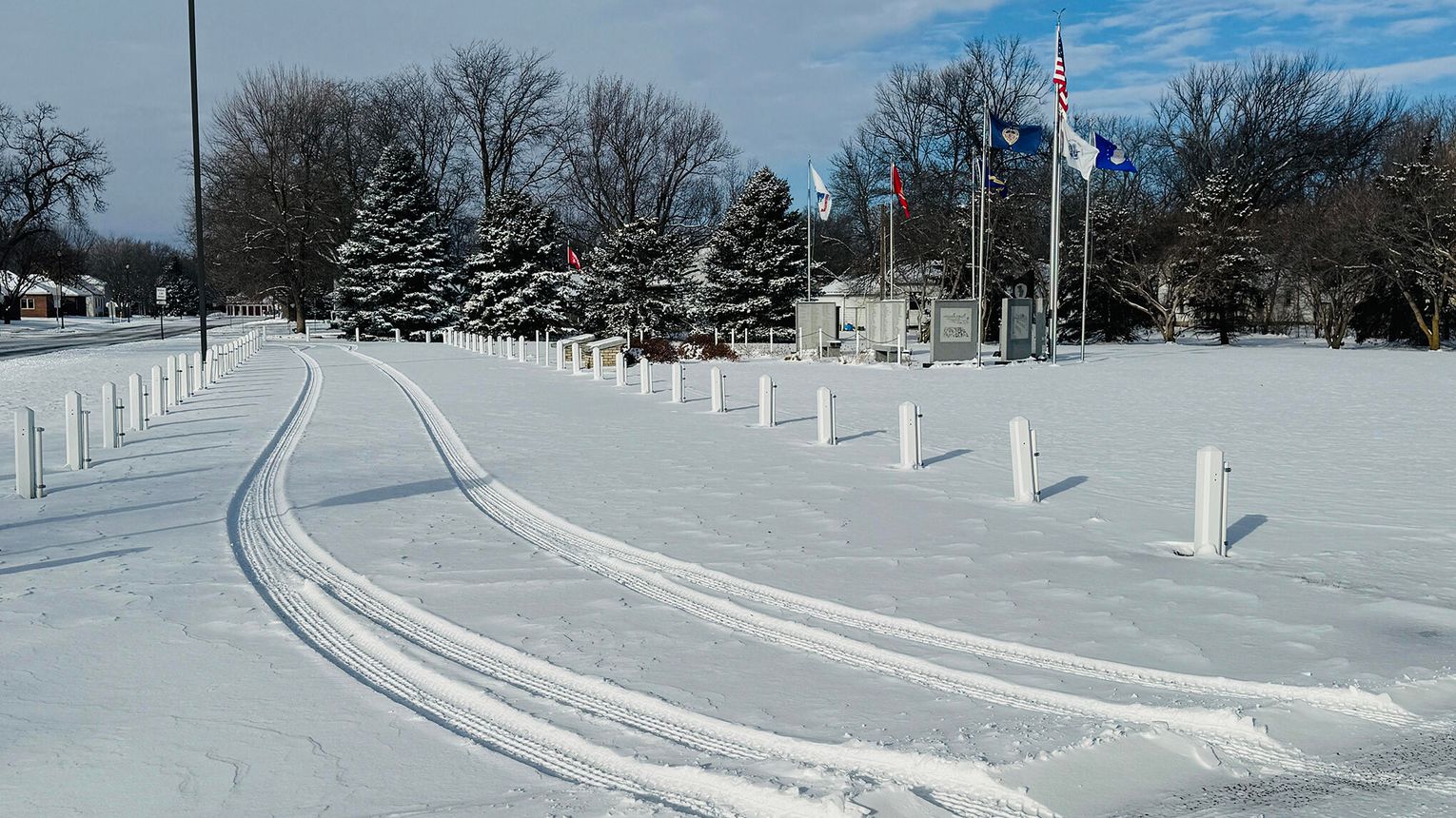 PHOTO OF THE DAY: SNOWY, SUNNY SUNDAY