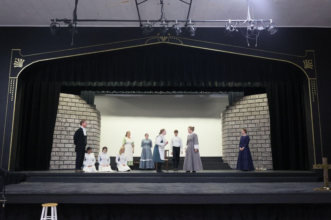 PHOTO OF THE DAY: ACTING OUT