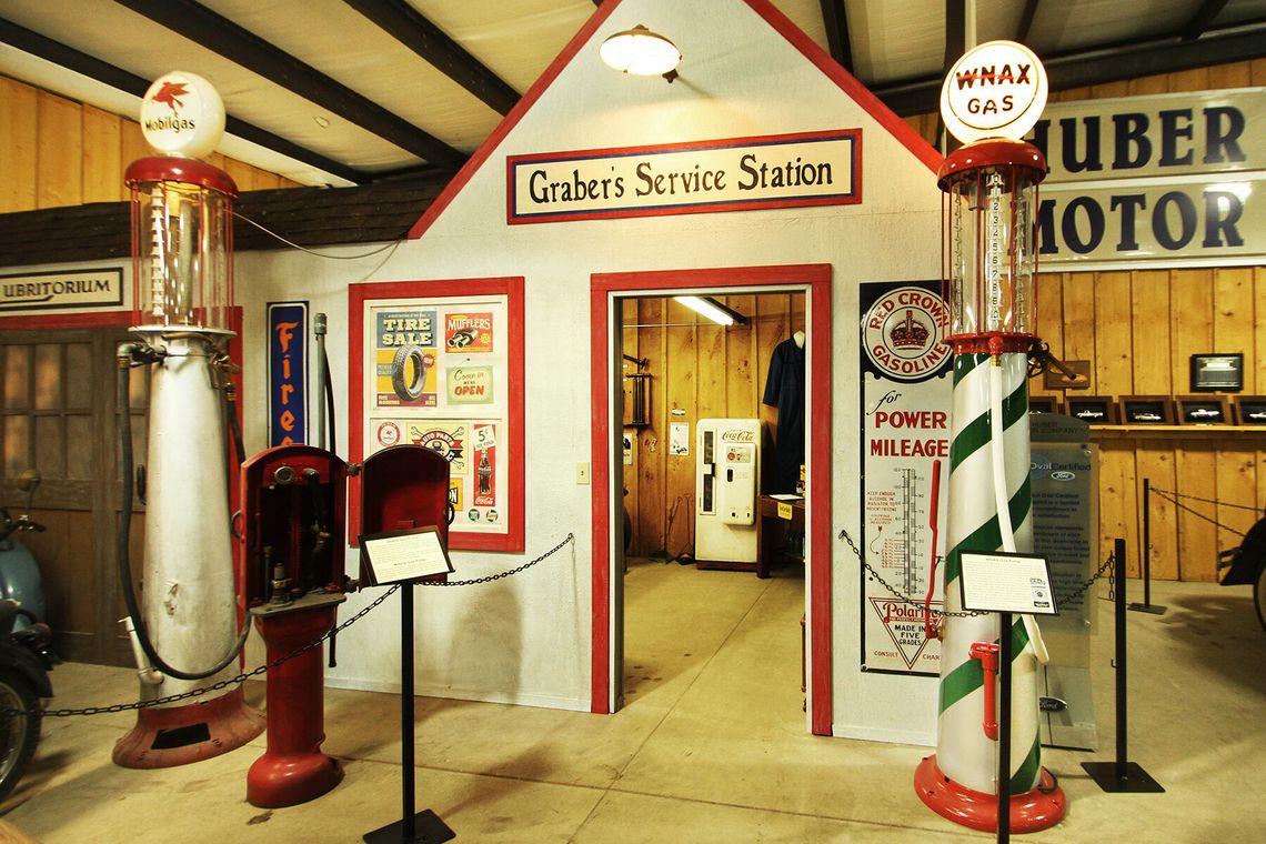 PHOTO OF THE DAY: AT YOUR SERVICE