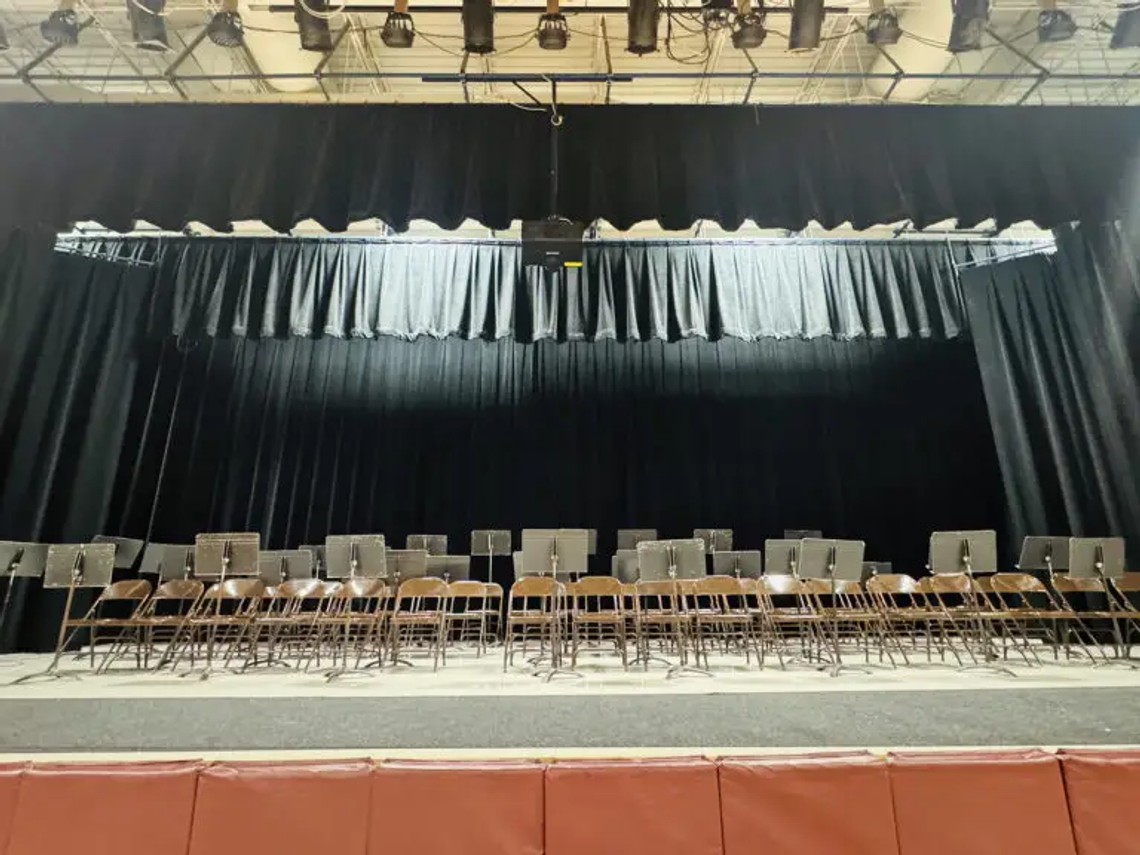 PHOTO OF THE DAY: SETTING THE STAGE